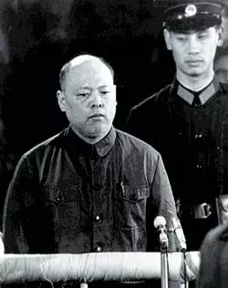 ဓာတ်ပုံနံပါတ် 10 - ယဉ်ကျေးမှုနှင့်စစ်ပွဲတွင် Mao