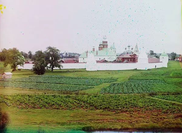 Foto №2 - Zemes ceļš Suzdal klosteris