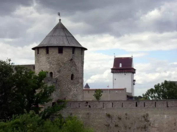 PHOTO №6 - droite forteresse à l'histoire