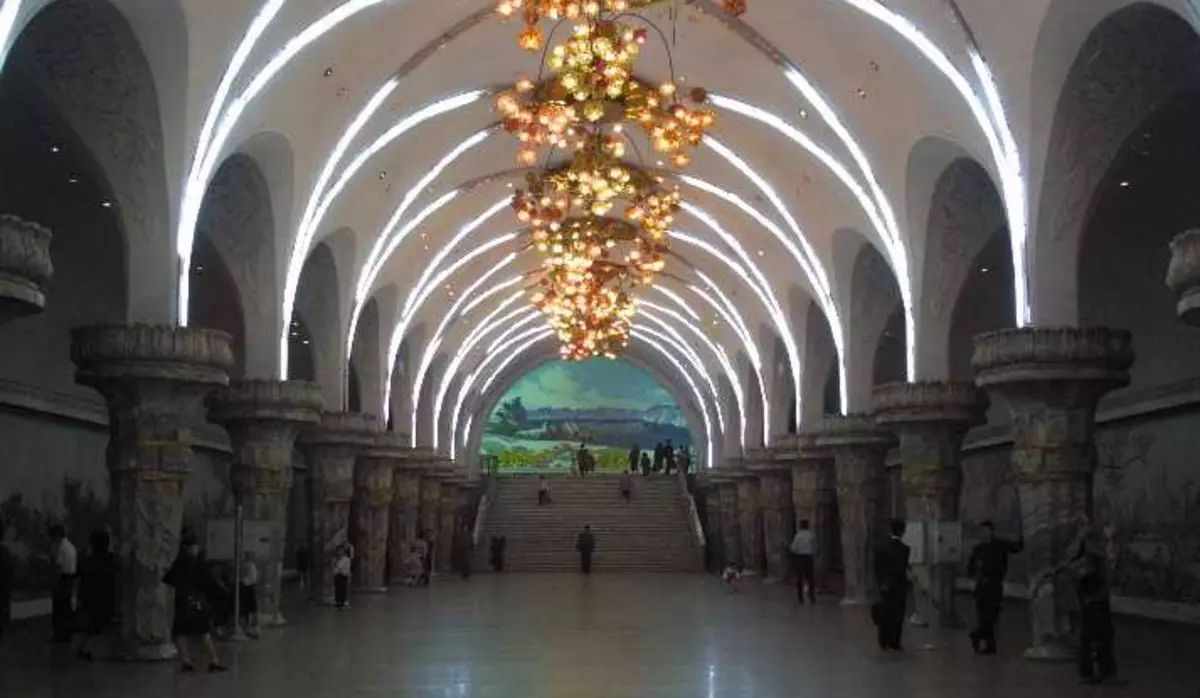 תמונה מס '10 - ארמונות תת קרקעיים ולא רק: תחנת המטרו היפה ביותר בעולם