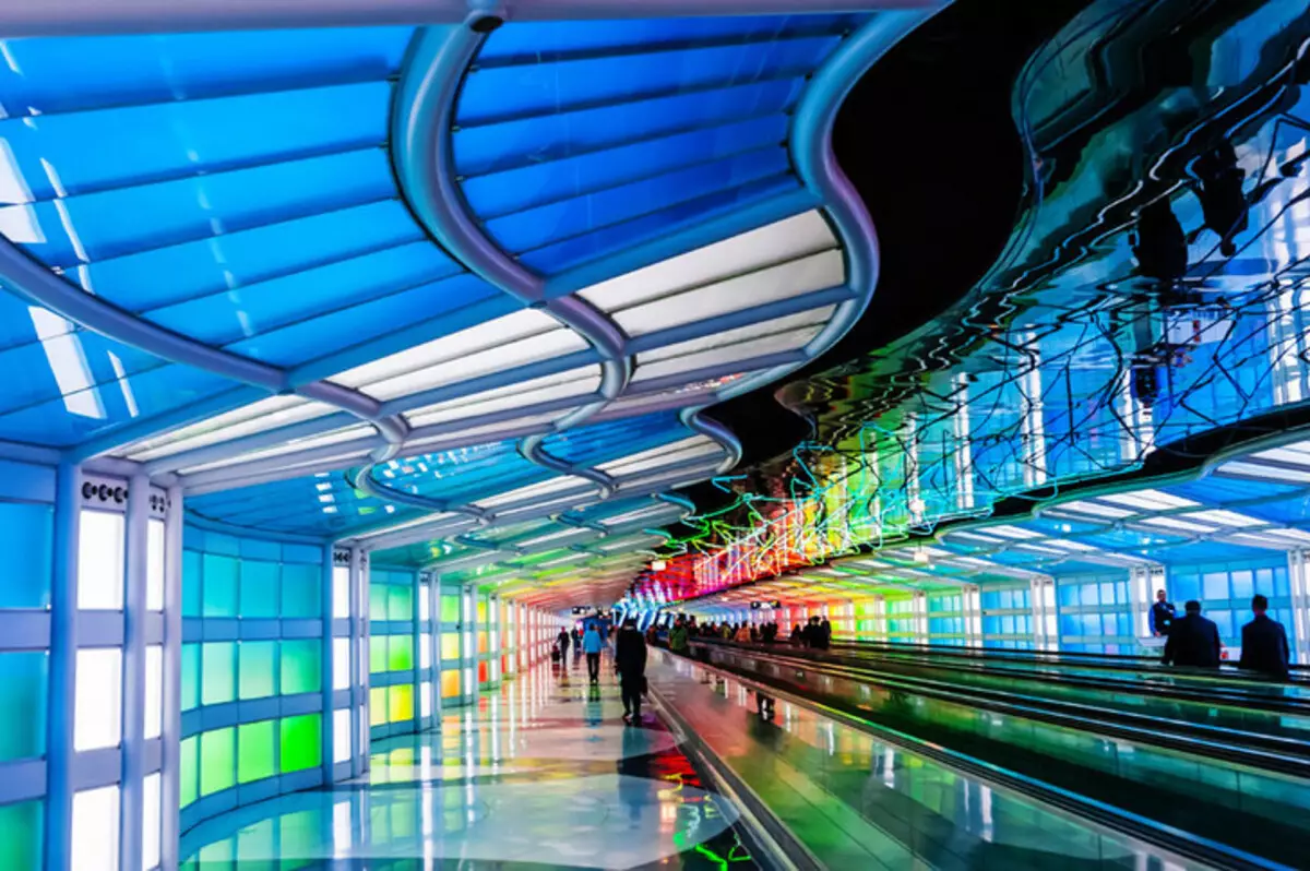 Фота №3 - Палёт фантазіі: 10 дзіўных аэрапортаў свету
