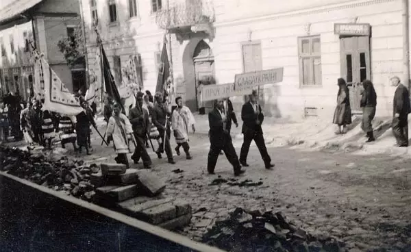 Bandera hakusubiri utupu wa nguvu.