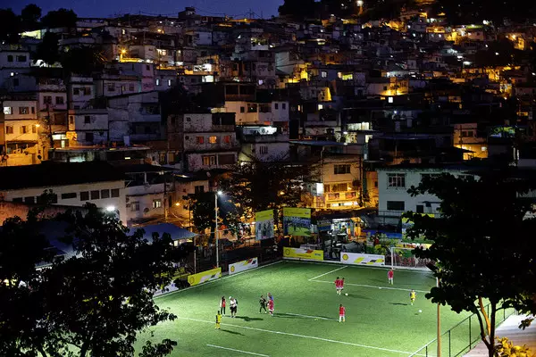 Landa baldintzak: 7 futbol zelai sinestezinak 8005_2