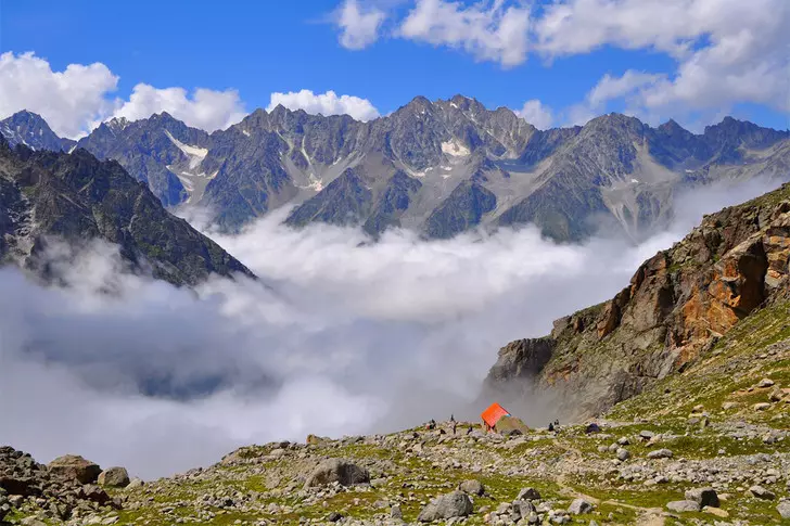 Foto №4 - pesona keras Bezengi: Berjalan di salah satu alpbaz tertua dari Caucasus