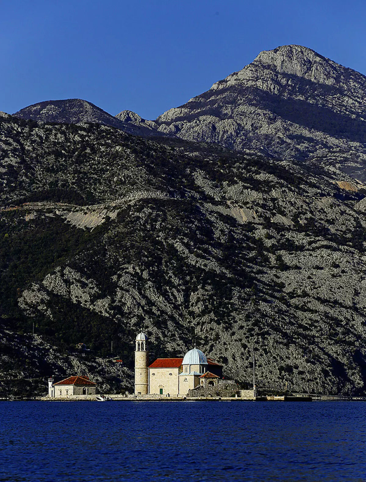 Foto No. 6 - Silver Island in Montenegro: Collezione di 1427 dei piatti del Ringraziamento