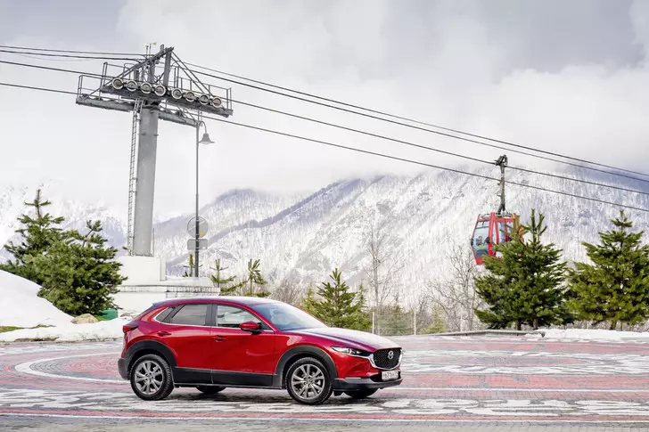 Larawan №1 - Test Drive: Mazda CX-30 bilang isang sample travel na may lasa