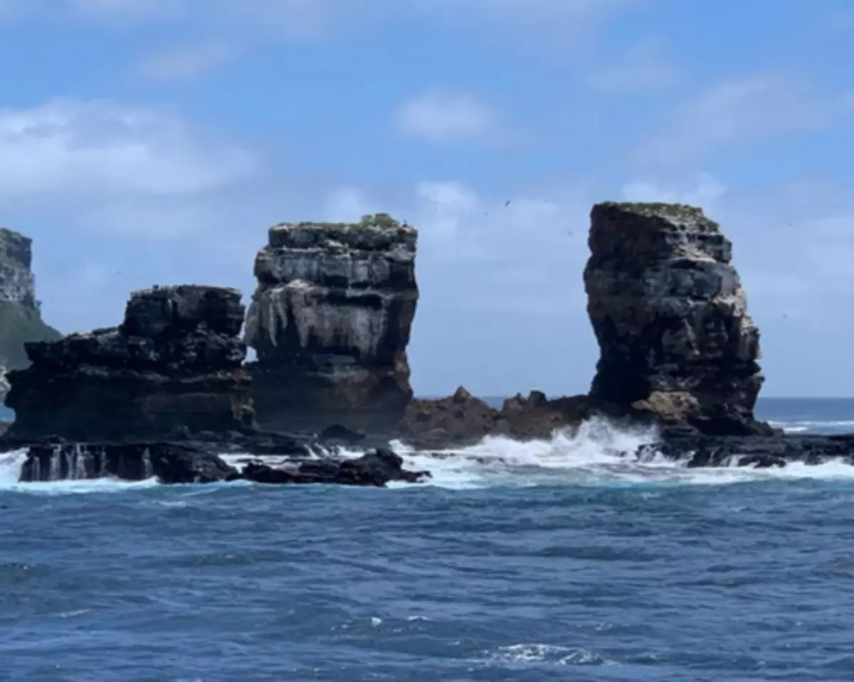 Foto číslo 1 - Slávny oblúk Darwin sa zrútil na Galapagosských ostrovoch