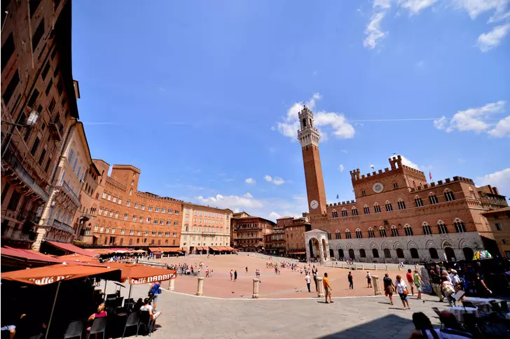 Obrázok №1 - Siena: Mesto hrable, vína v fontánoch a bojovať proti kontrastám