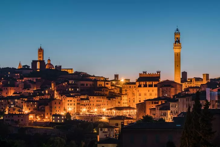 Fotografovanie №2 - Siena: mesto hrable, víno v fontánoch a bojovať proti kontrastám