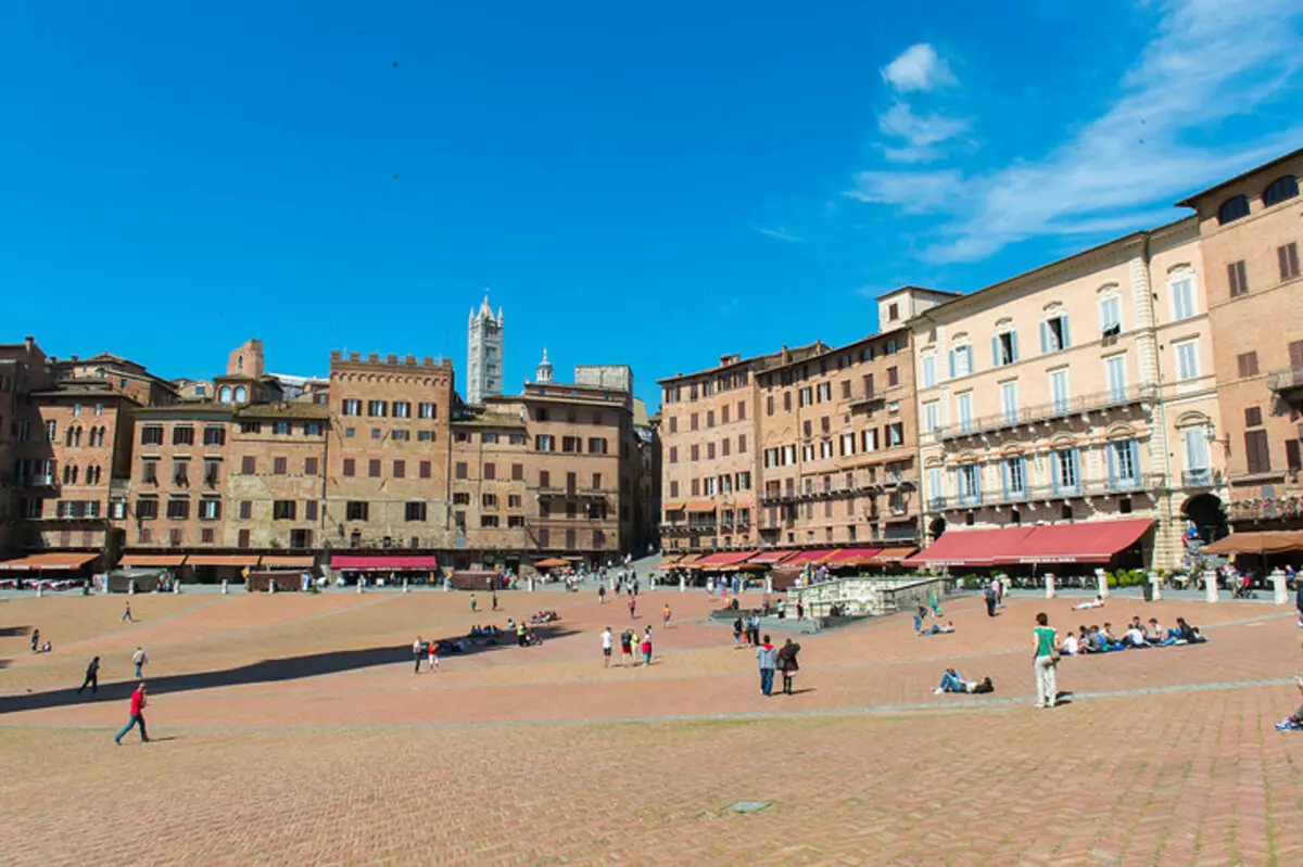 Fotografovanie №3 - Siena: Mesto Rake, vína v fontánoch a bojujúcich kontrarels