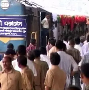 ဓာတ်ပုံနံပါတ် 1 - အိန္ဒိယရထားဖြင့်ဘင်္ဂလားဒေ့ရ်ှသို့