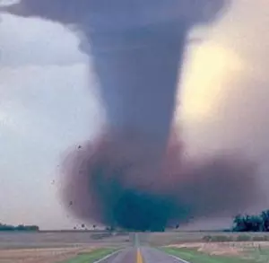Foto №1 - Hari Tornado di Colorado