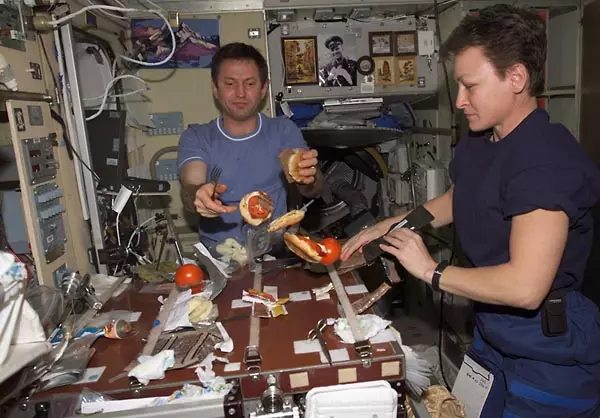 Foto número 3 - Qué para el almuerzo en el astronauta