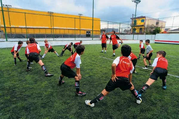 Foto nummer 4 - fotbollsstjärna fabrik